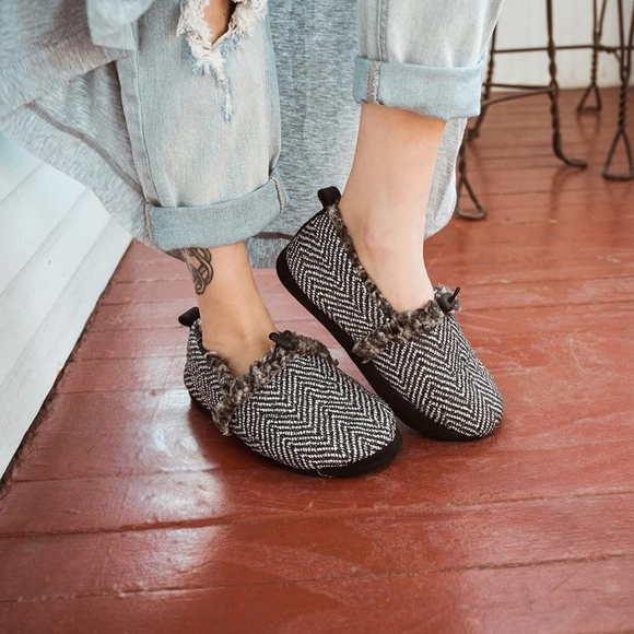 Muk Luks | Shoes | New Muk Luks Gray Black Herringbone Faux Fur Giana ...